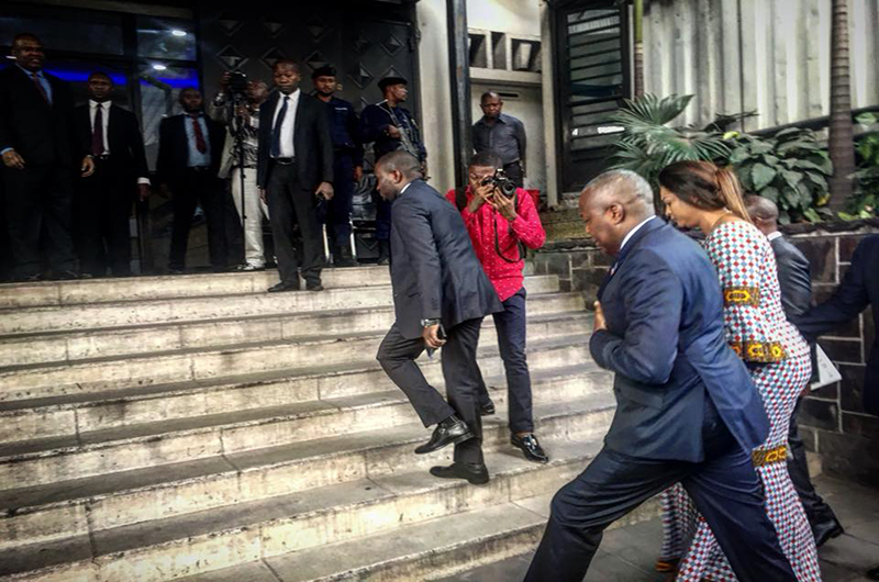 Accompagné d’Amida Shatur, Kamerhe dépose sa candidature à la ...